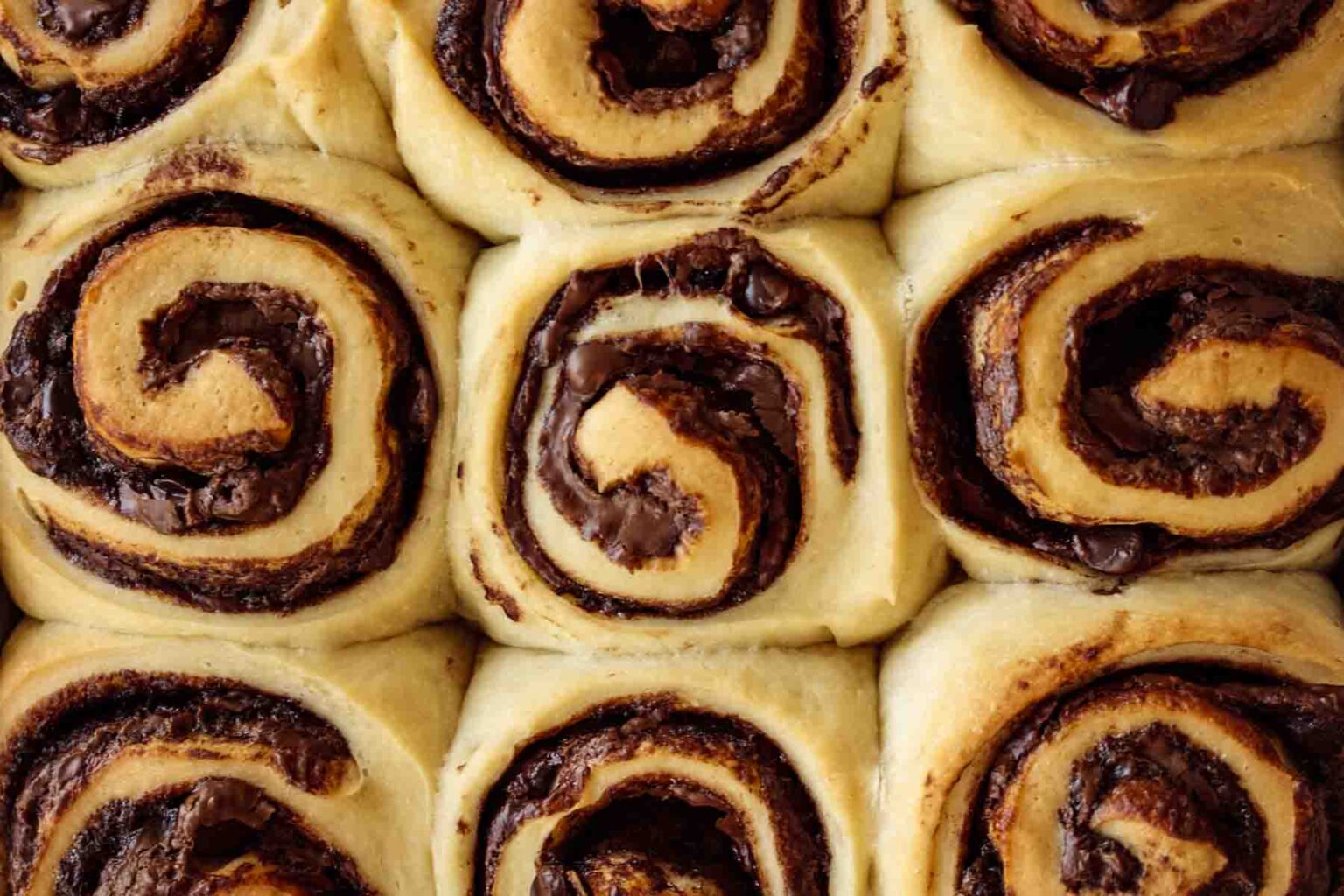 Nutella Chocolate Cinnamon Rolls – Milk and Pop